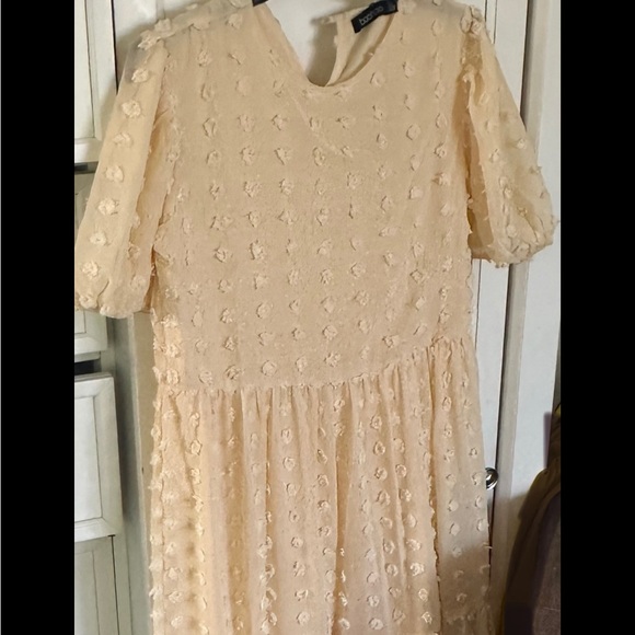 Boohoo | Dresses | Boohoo Cream Maxi Dress With Puff Sleeves And Peter ...